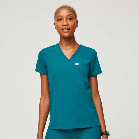 Figs | Tops | Figs Pacific Blue Catarina Onepocket Scrub Topxs Pacific ...